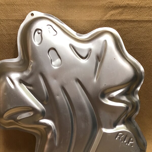 Wilton Cake Pan - Etsy