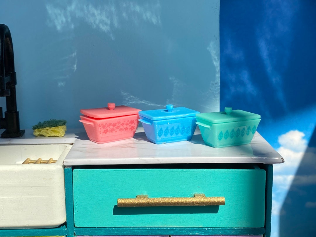 Miniature Retro Pyrex Style Casserole Dish for Dollhouse or Diorama ...