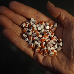 Miniature Prescription Pill Bottles, Dollhouse Bathroom Decoration ...