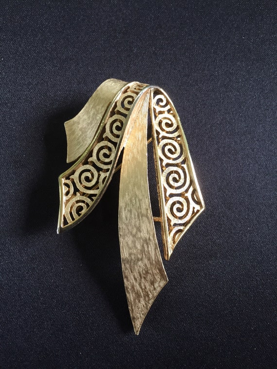 Vintage signed trifari brushed - Gem