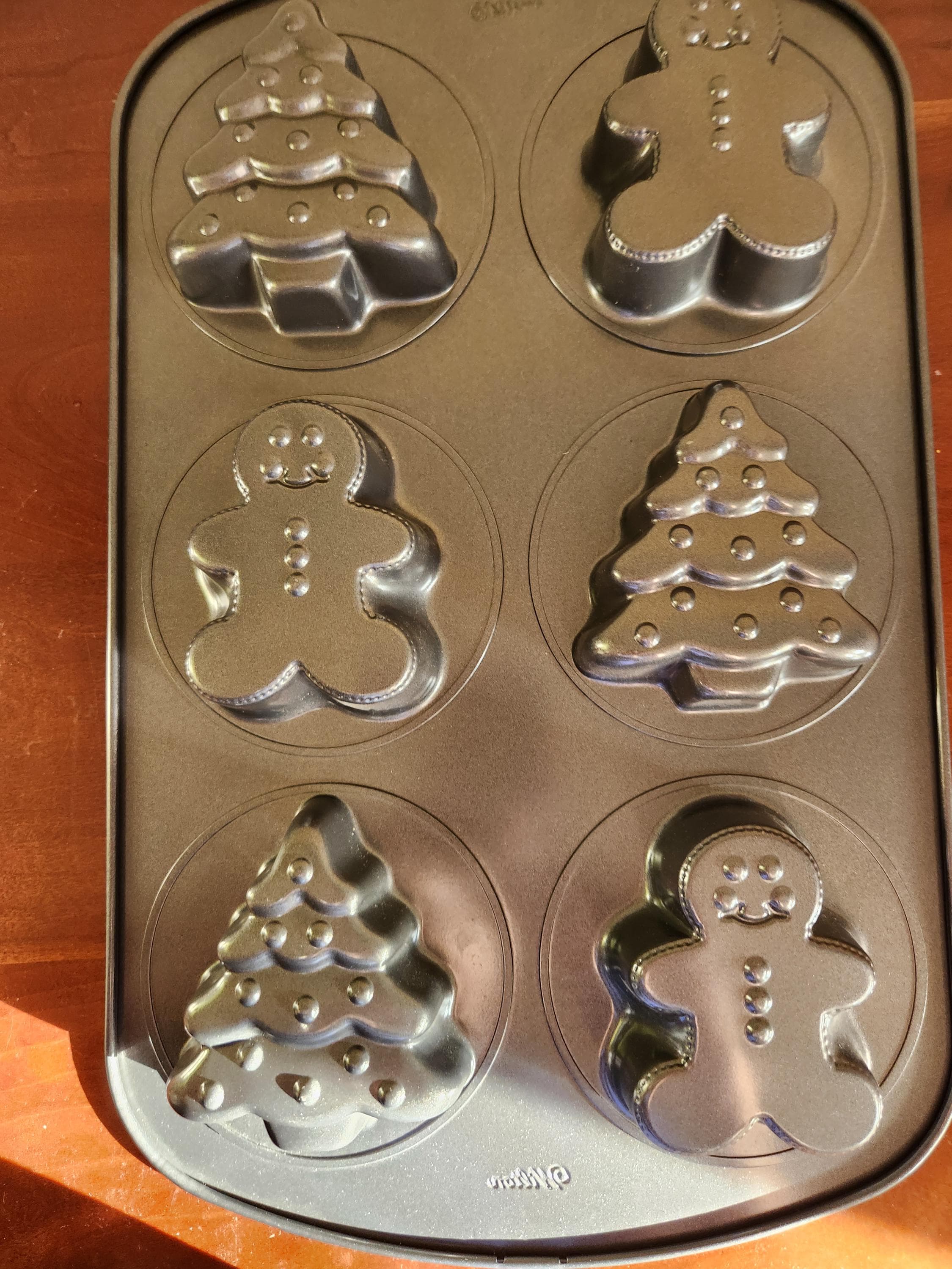 Wilton Mini Christmas Cakes Baking Pan, Christmas Tree & Ginger Bread ...
