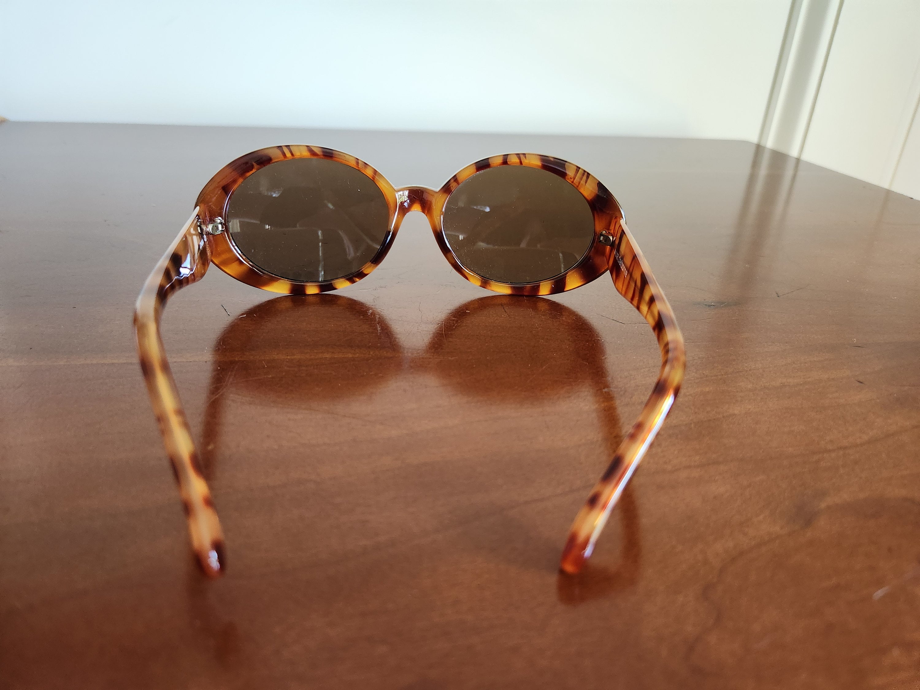 Liz Claiborne Tortoise Shell Frame Sunglasses, Brown Lenses, Scratch ...