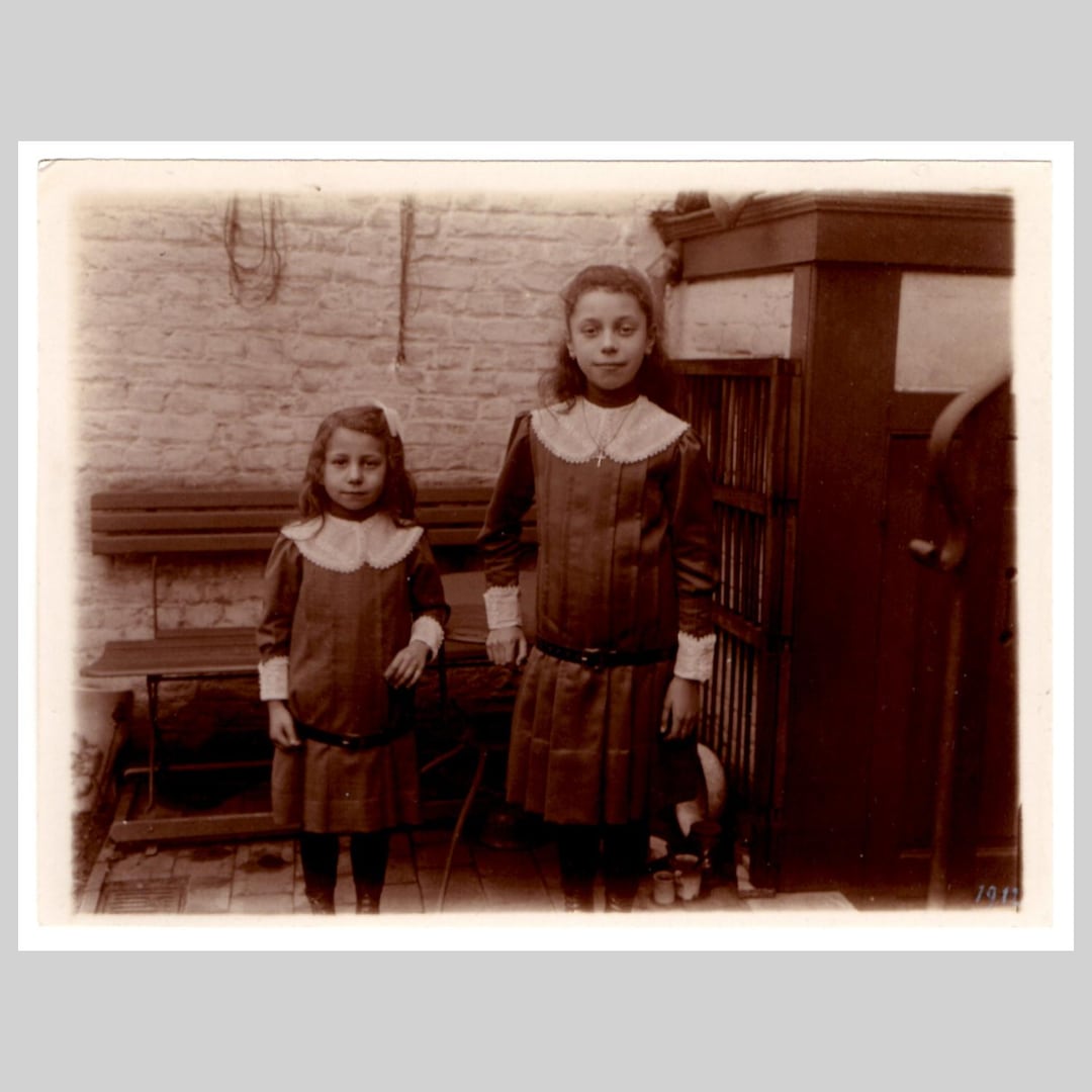 Ca 1915 - Sisters Portrait Little Girls Fashion Lace Collar - Original ...