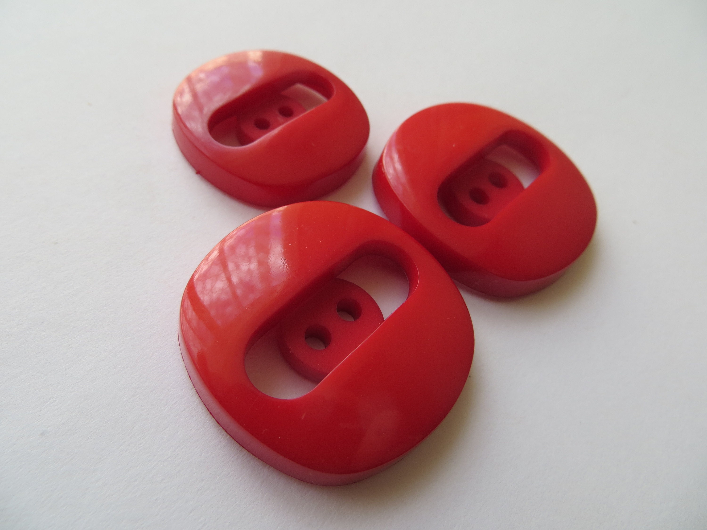 1960s Vintage Med MOD Oval-center Glossy Red Coat Jacket Dress Buttons ...