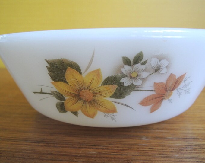 Vintage 60s Pyrex Autumn Glory Pattern Small Casserole Dish / Yellow ...
