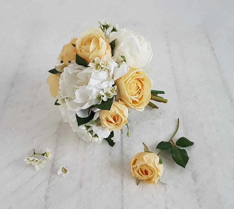 Yellow Rose Buttonholes Lemon Rose Buttonhole Best Man Flowers Groom ...