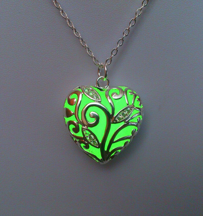 Green Glowing Necklace Glowing Jewelry Glow in the Dark - Etsy