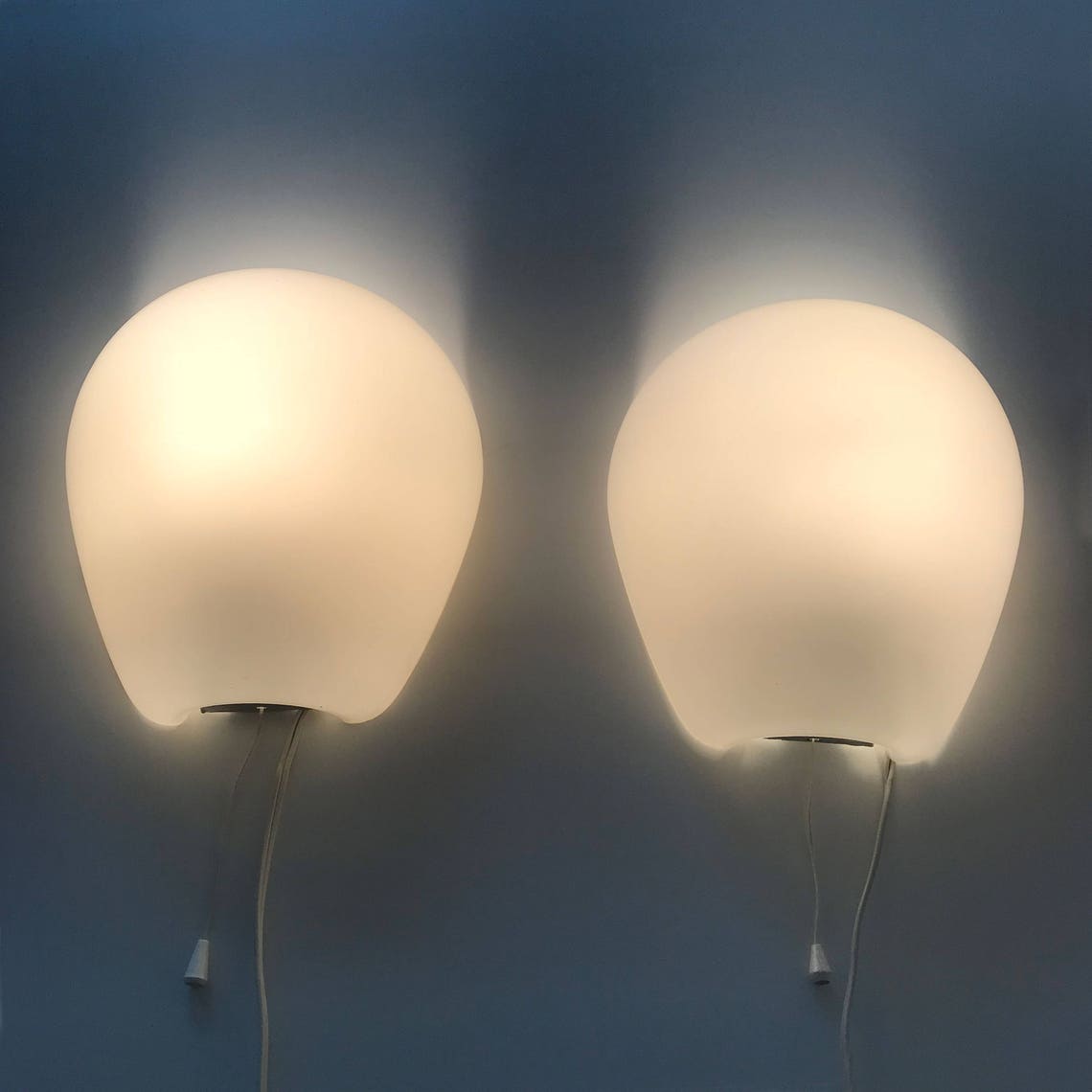 Pair of Elegant Mid Century Modern 'WALL SHELL 2681' Sconces | Wall ...