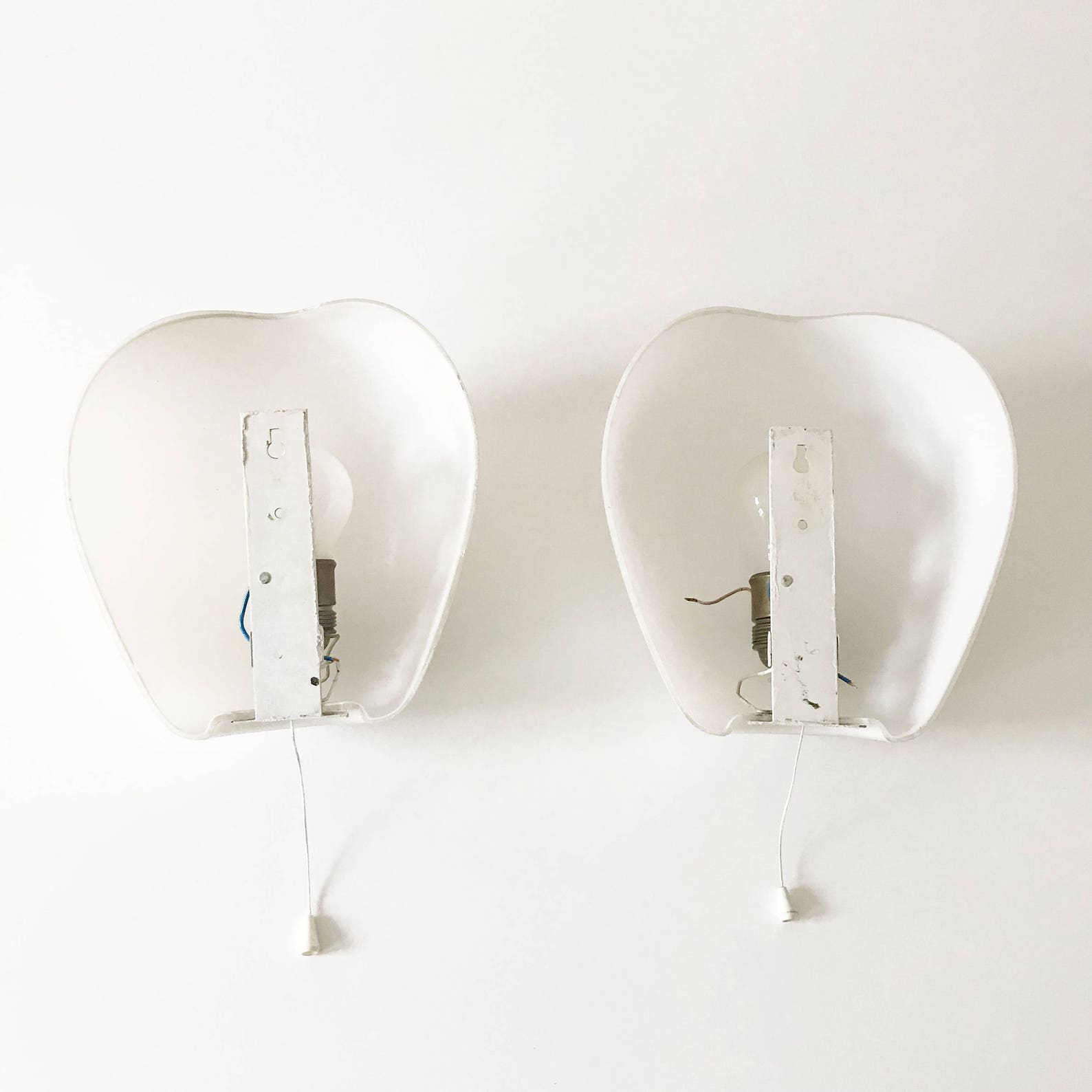 Pair of Elegant Mid Century Modern 'WALL SHELL 2681' Sconces | Wall ...