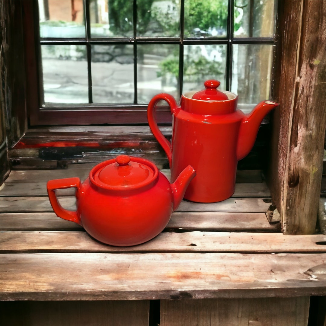 Red Hall Pottery Ceramic Teapot 1950s Farmhouse Country Holiday ...