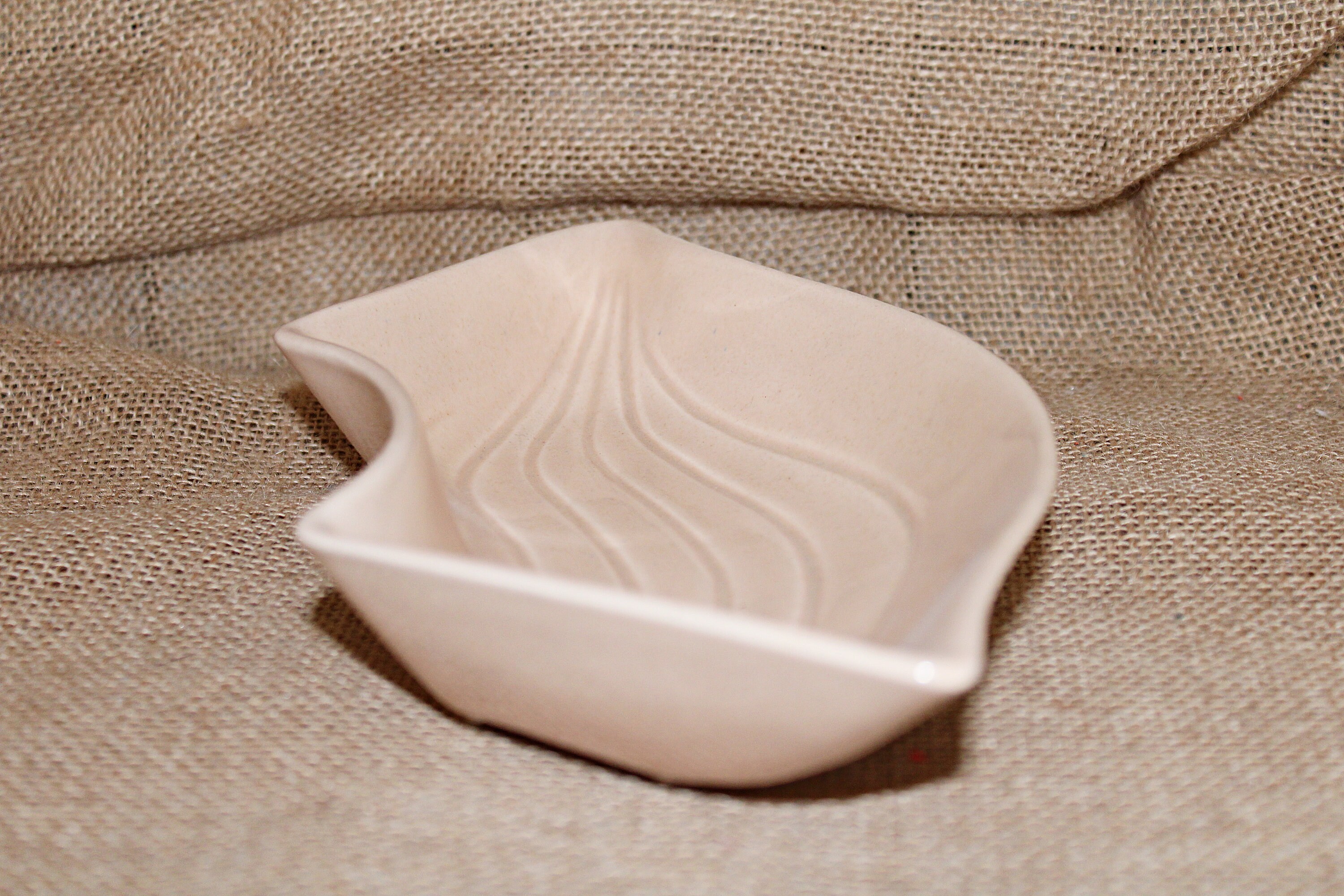 California Pottery Beige Wave Snack Bowl, Calif USA, L34, Chip and Dip ...