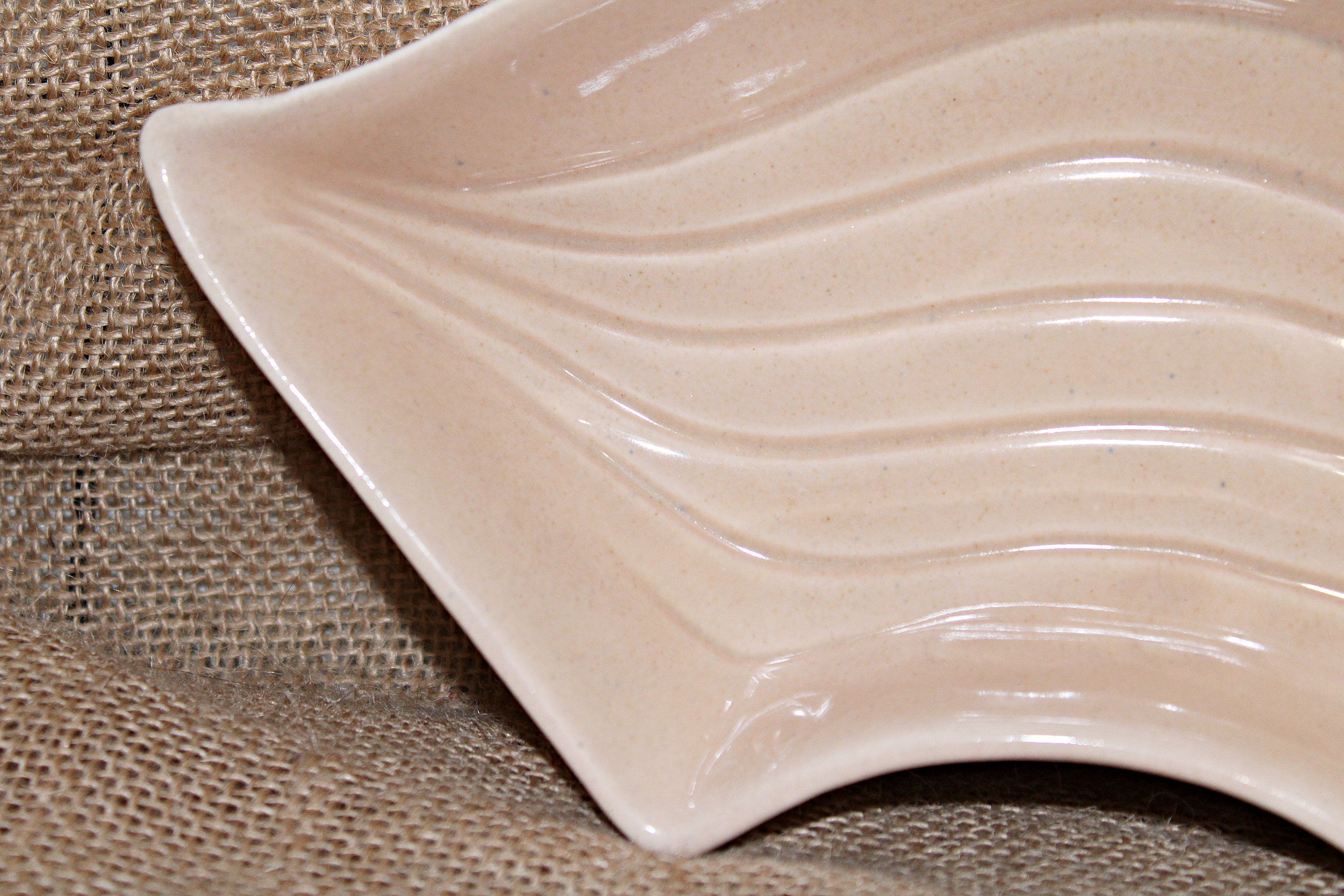 California Pottery Beige Wave Snack Bowl, Calif USA, L34, Chip and Dip ...