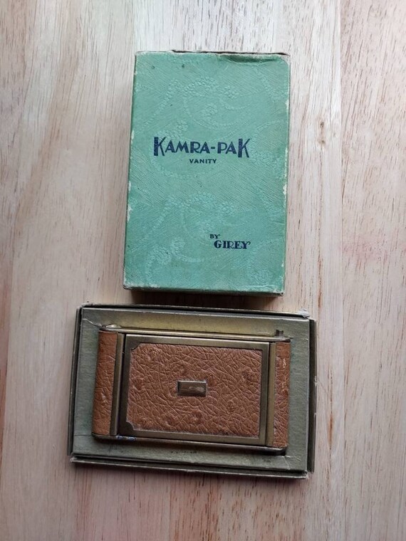 Vintage Compact by Girey, Figural Camera Compact, Gi… - Gem