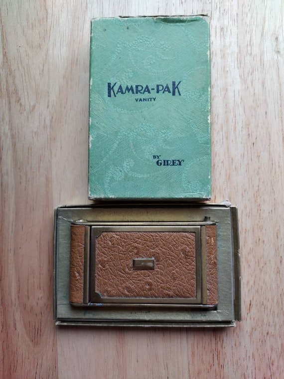 Vintage Compact by Girey, Figural Camera Compact, Gi… - Gem