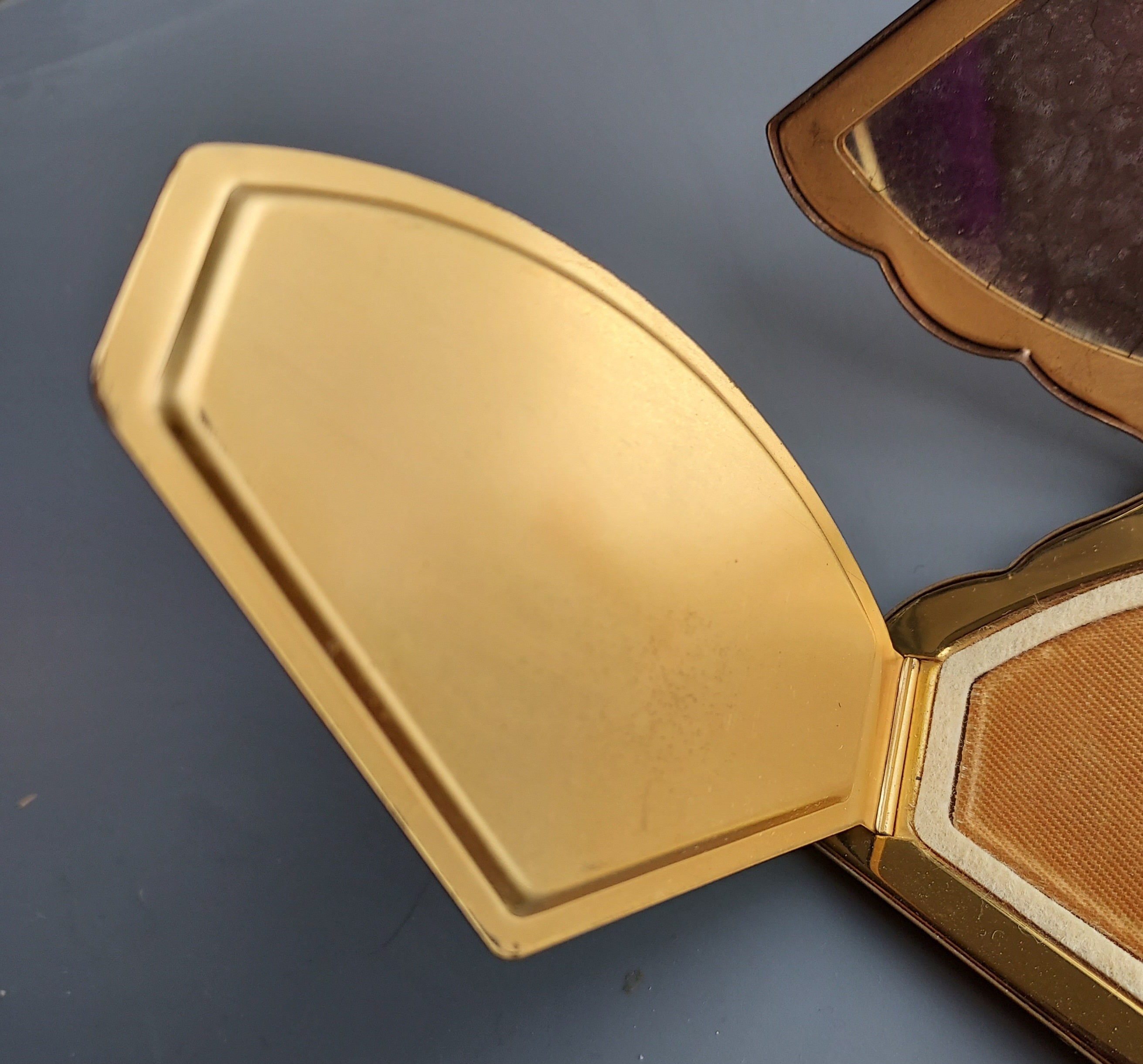 Henriette Fan Compact, Figural Compact, Collectible Compact, Vintage ...