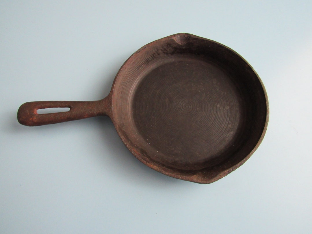 Vintage Small Cast Iron Skillet Marked 7 Taiwan Free Shipping - Etsy