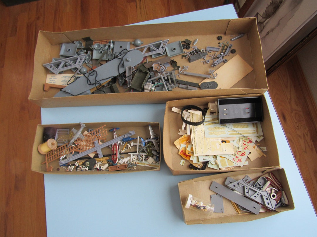 Lot of Vintage Modeling Parts in Revell U.S.S. Hornet Box Free Shipping ...