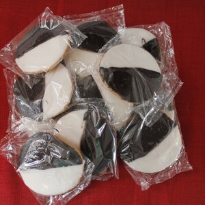 NEW YORK STYLED Large Black and White Cookies 1 Dozen 5in | Etsy