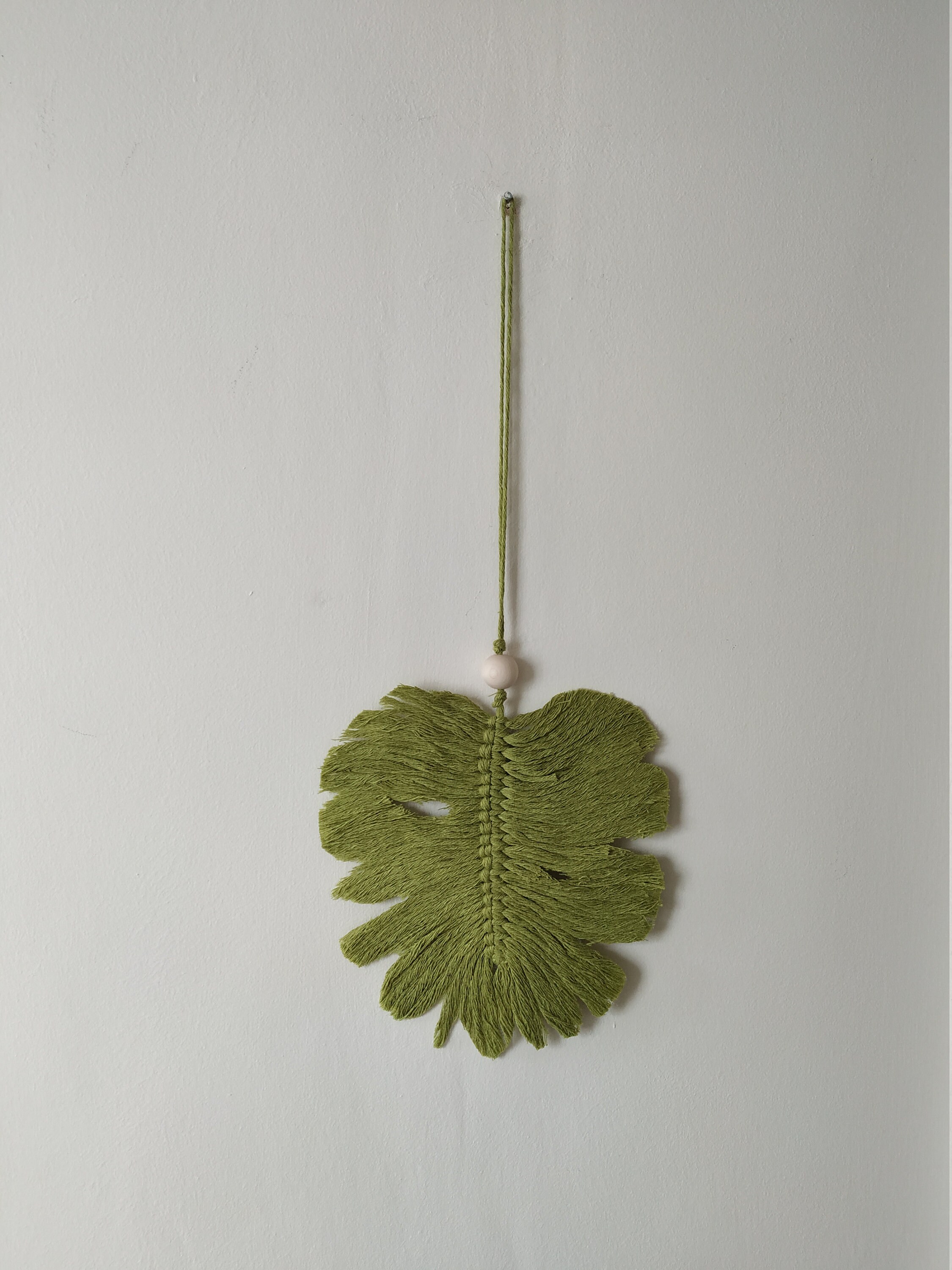 Macrame Monstera plant Leaf. Natural cotton and wooden beads. | Etsy