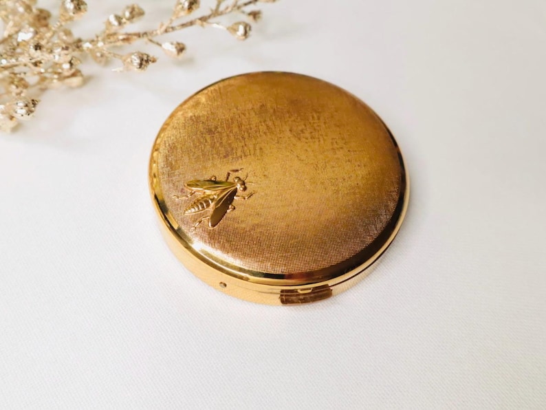 Vintage Dubarry Bee Compact 1940s Gold Tone Powder Compact With Puff - Etsy