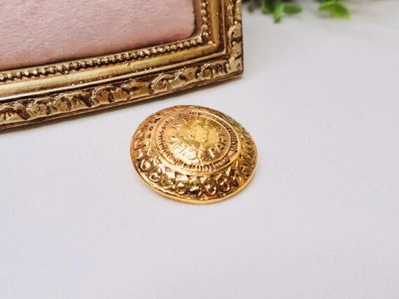 Vintage Chanel 31 Rue Cambon Medallion Brooch Paris F… - Gem