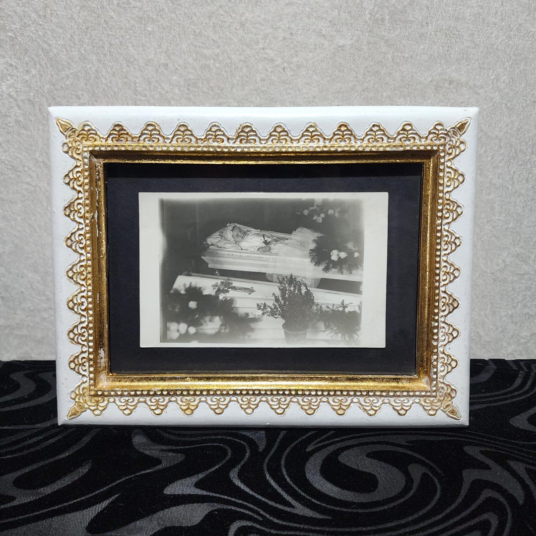 Hauntingly Beautiful and Ghostly Antique Picture of a Post Mortem Baby ...