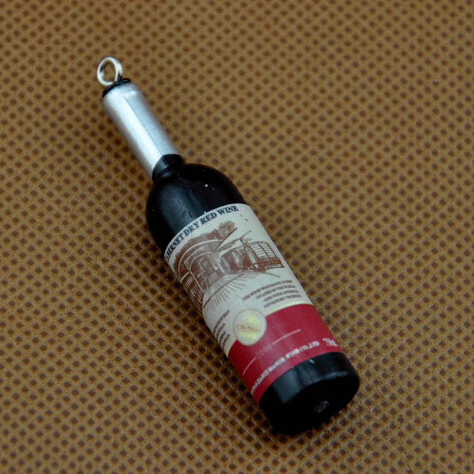Resin Wine Bottle Pendants or Charms，7 Pieces Color Wine Bottle Pendant ...