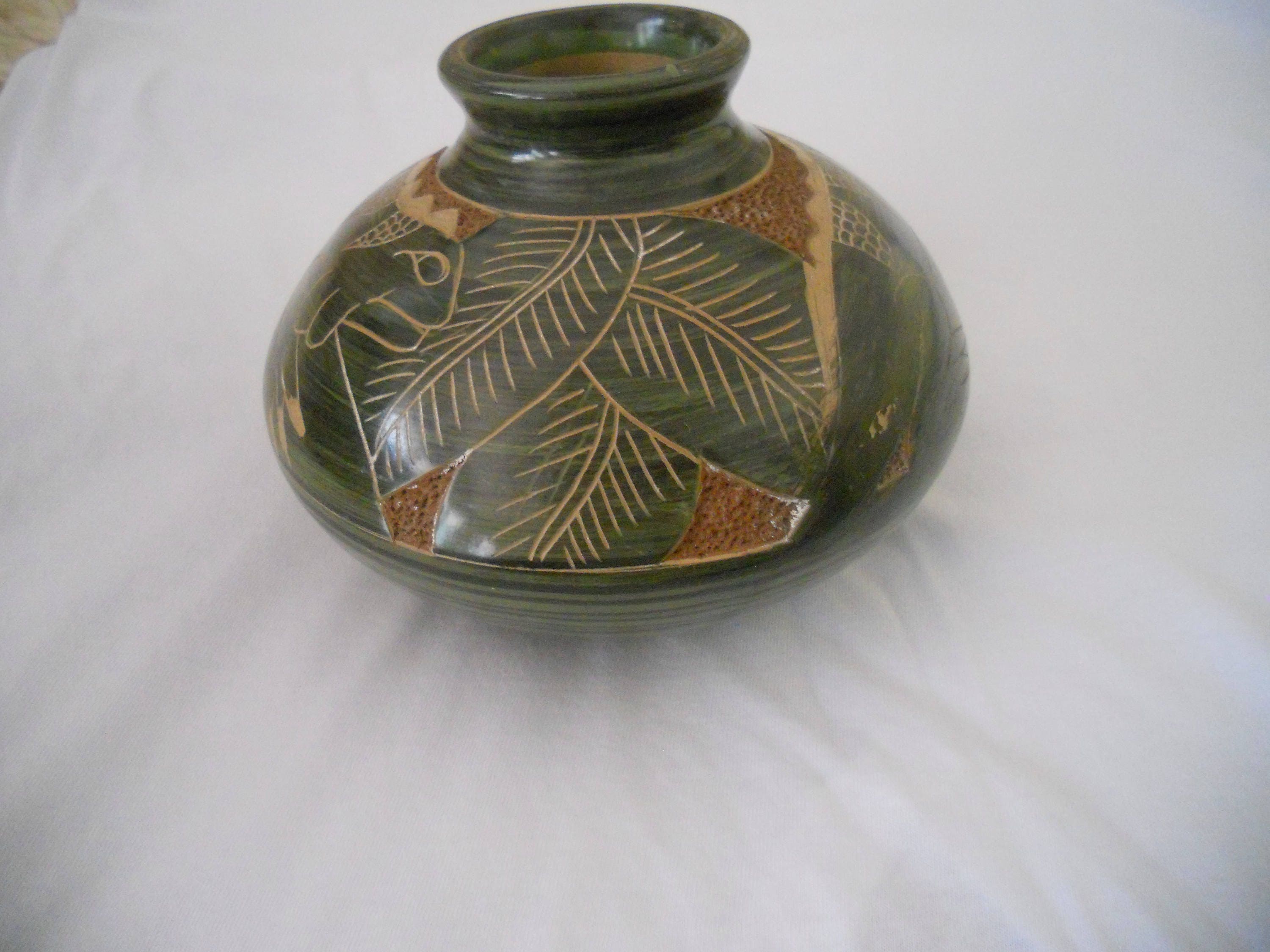 Vintage Sgraffito Pot Native American Style. Collectible Green Ceramic ...