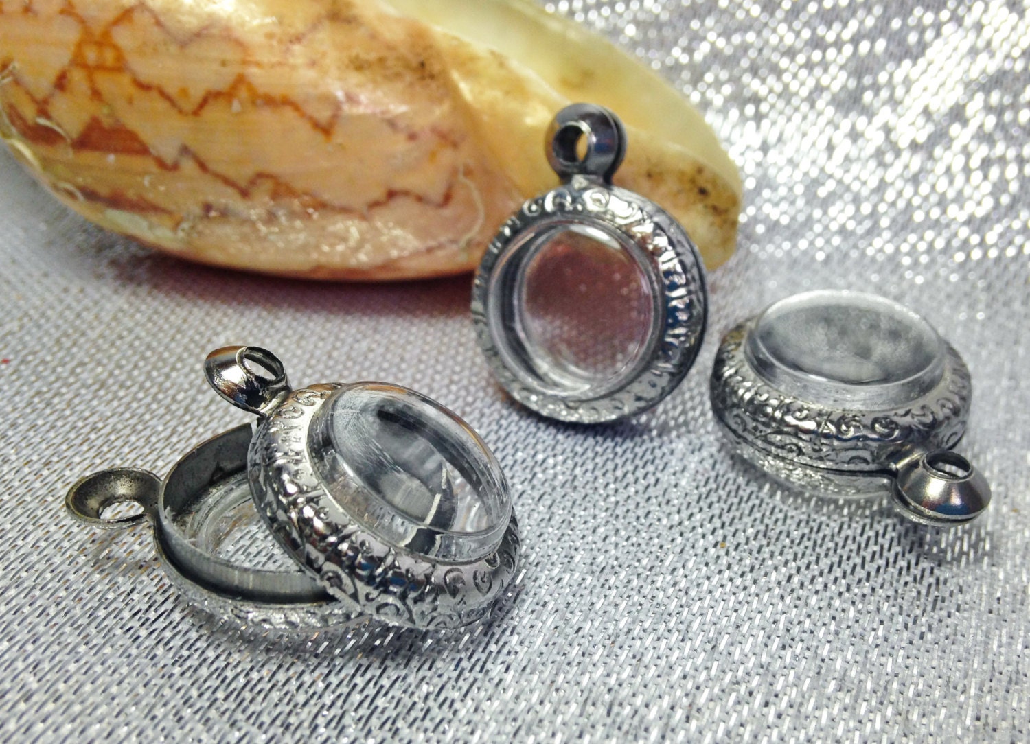 Set No.2 MINI Circle Shape Engrave Pendant Cases,set of 3, Reliquaries ...
