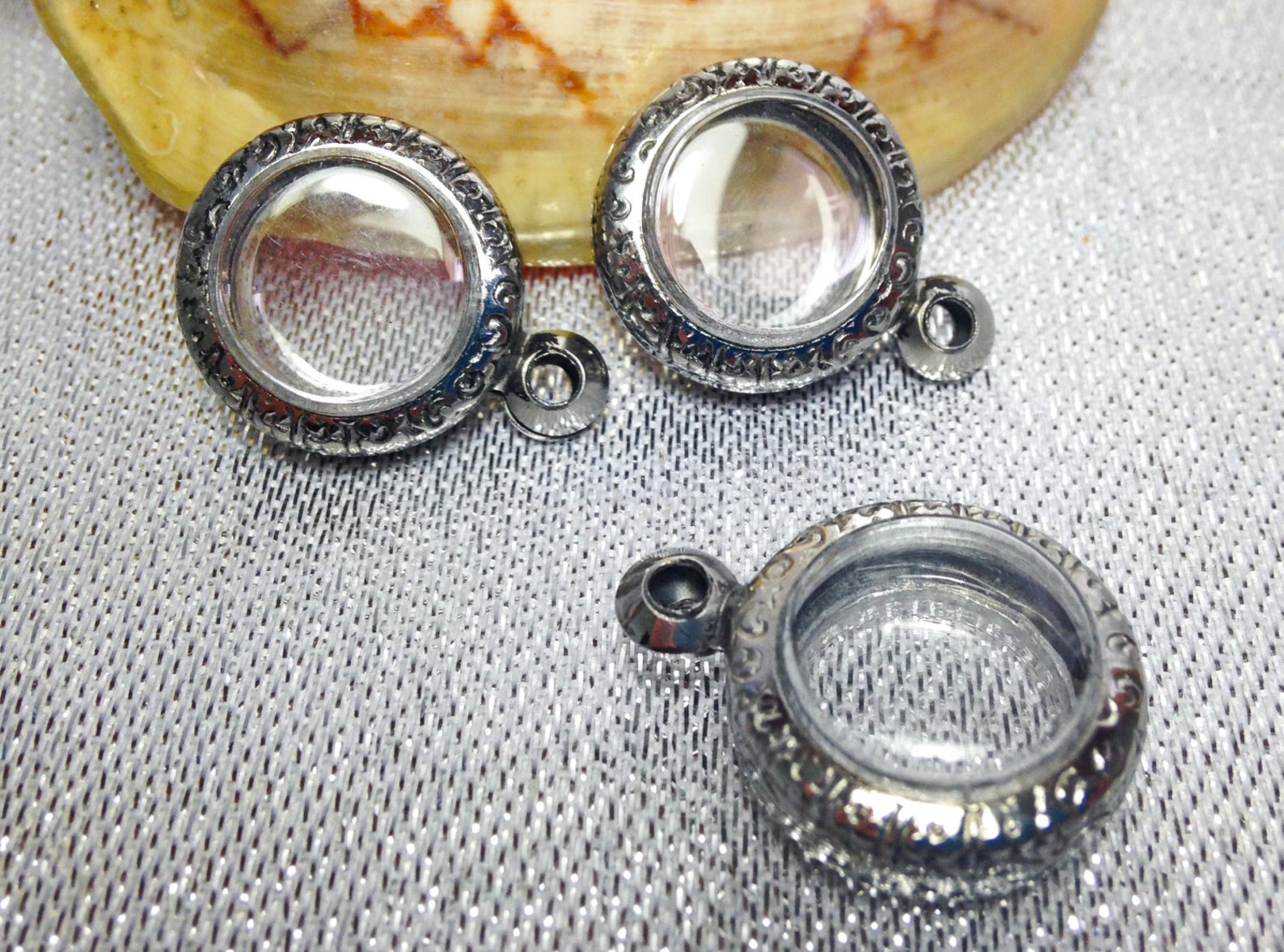 Set No.2 MINI Circle Shape Engrave Pendant Cases,set of 3, Reliquaries ...