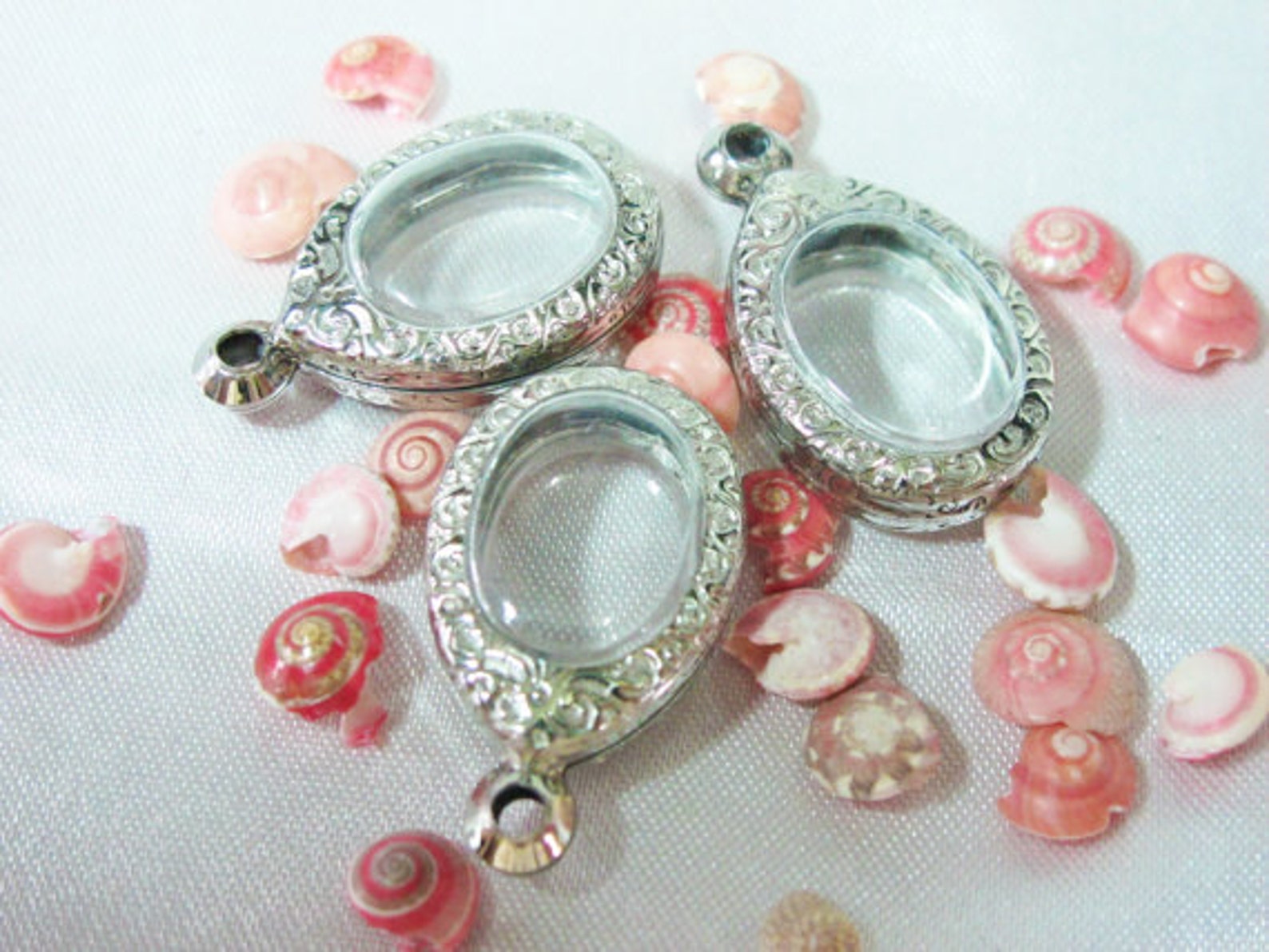 Mini Oval Engrave Pendant Cases,set of 3, Reliquaries, Shadow Box ...