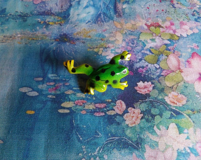 1 Vintage JHB Frog Button 1 1/4 Inch Plastic - Etsy