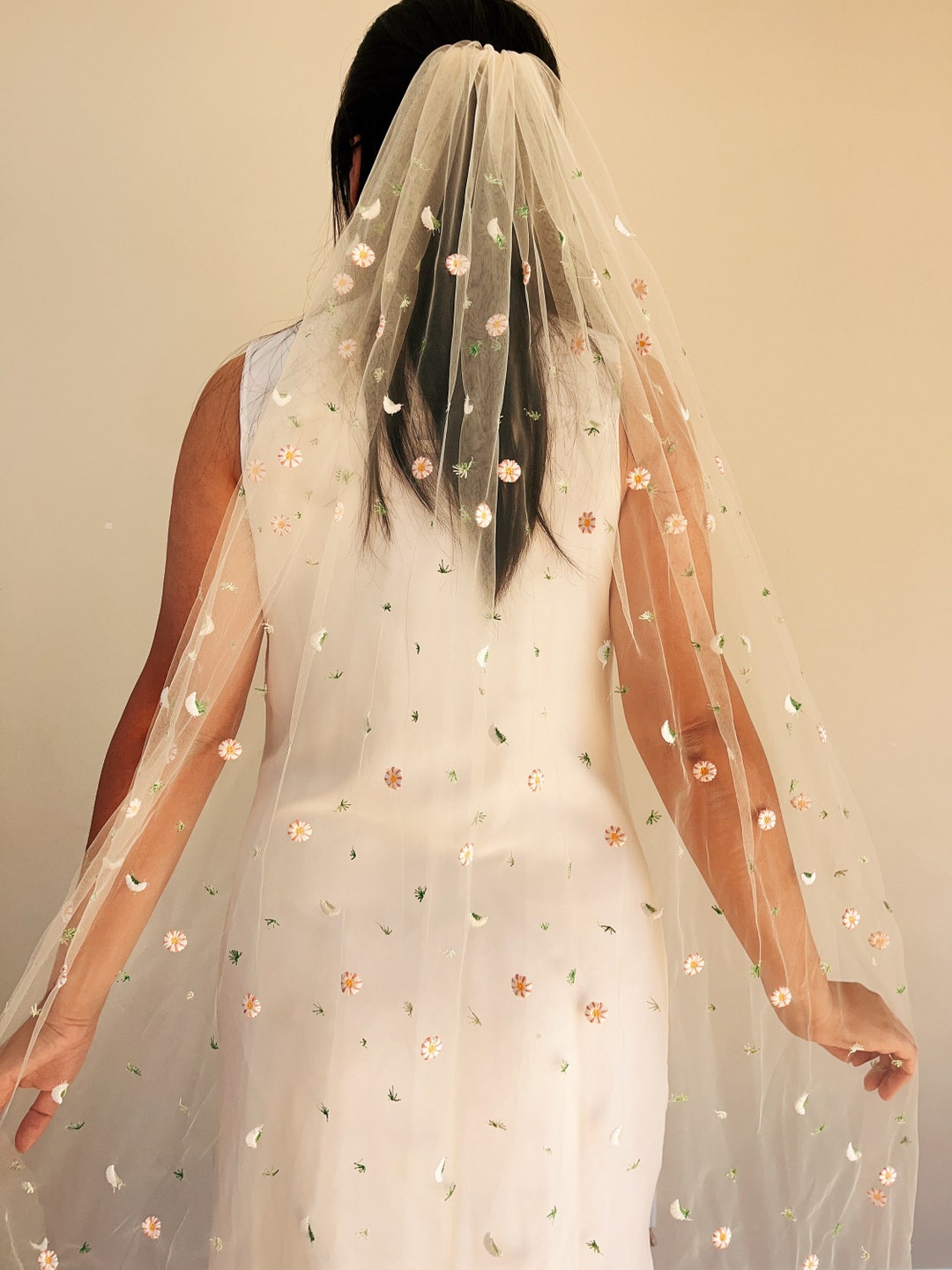 Embroidered Daisy Wedding Veil: 3D Floral Boho Bridal Veil - Etsy