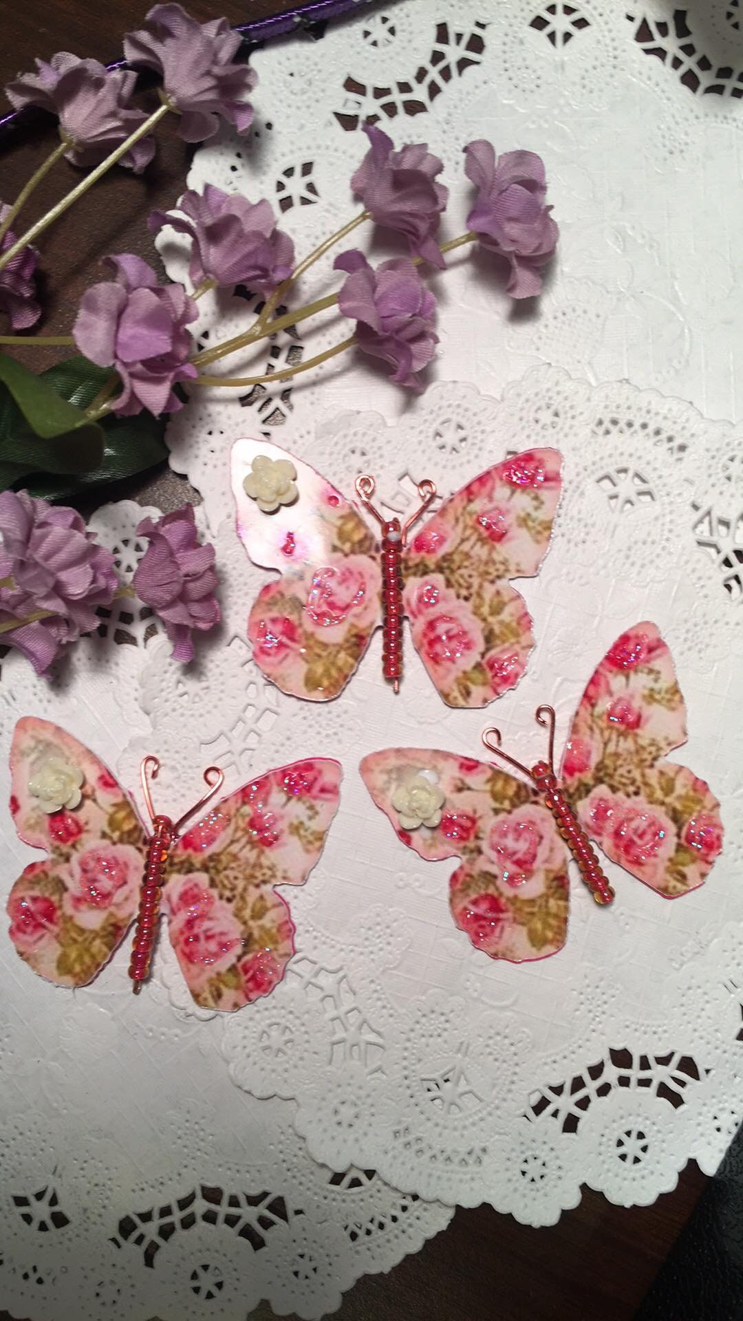 Comin up Roses Rose Glass Bodies 3D Cream Roses Butterflies ...