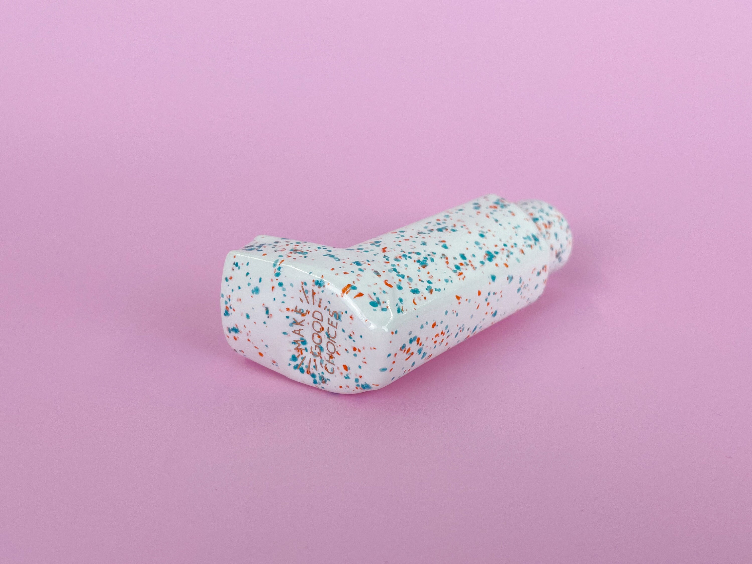 Sprinkle Little Gold Hearts Inhaler Pipe