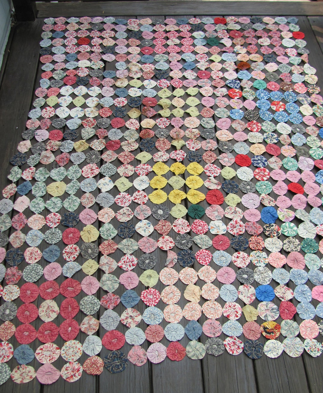 Antique Quilt Yo-yo Pattern Handmade Rosettes Assorted Fabrics & Colors ...