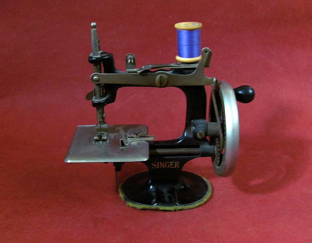 Antique Child's Metal Singer Hand Crank Sewing Machine Spool Holder ...