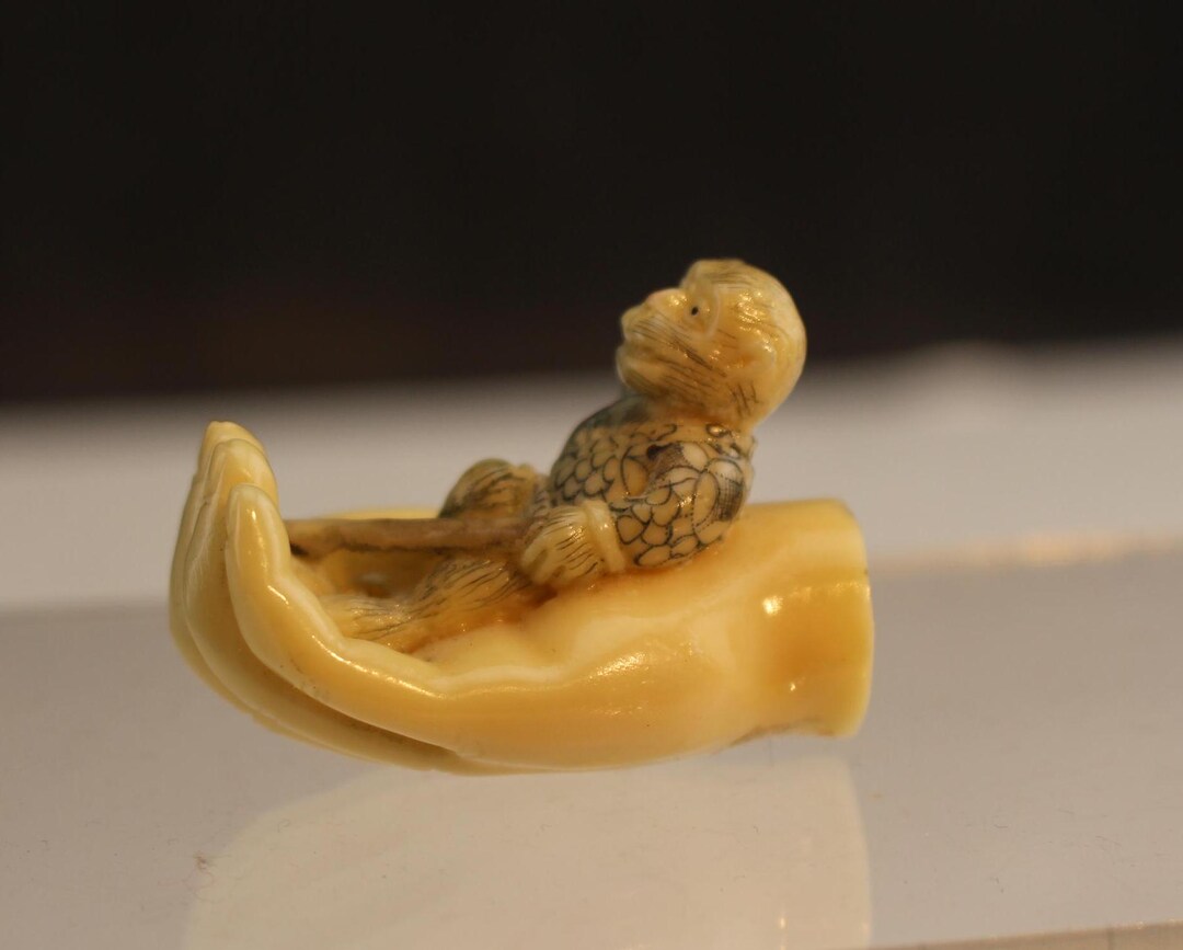 Netsuke Bead Mini Carved Figurine Alabaster Resin Monkey in Hand-crafts ...