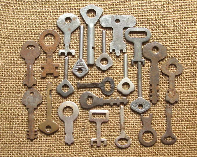 Vintage Skeleton Keys, Old Fashioned Keys, Large Metal Keys, Old Keys ...