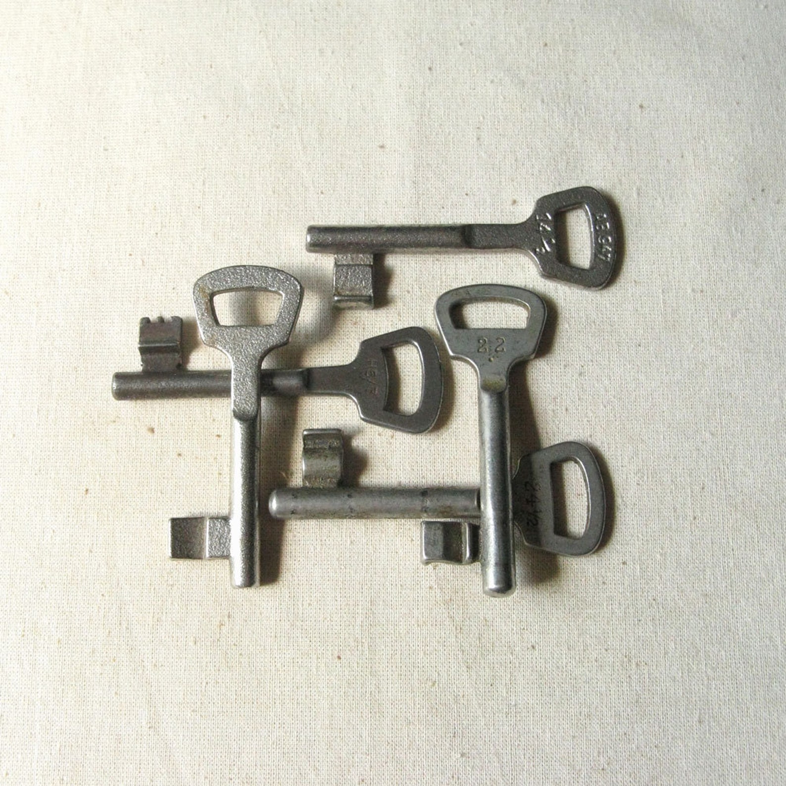 Vintage Skeleton Keys Old Fashioned Keys Large Metal Keys | Etsy