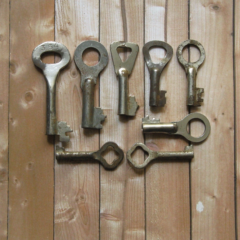Vintage Metal Keys Silvertone Metal Key Rusty Hardware | Etsy