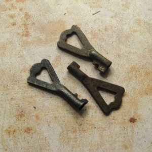 Small Old Keys, Antique Hardware, Double Sided Keys, Metal Art Supply ...