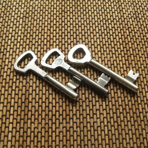 Vintage Skeleton Keys, Old Fashioned Keys, Large Metal Keys, Old Keys ...