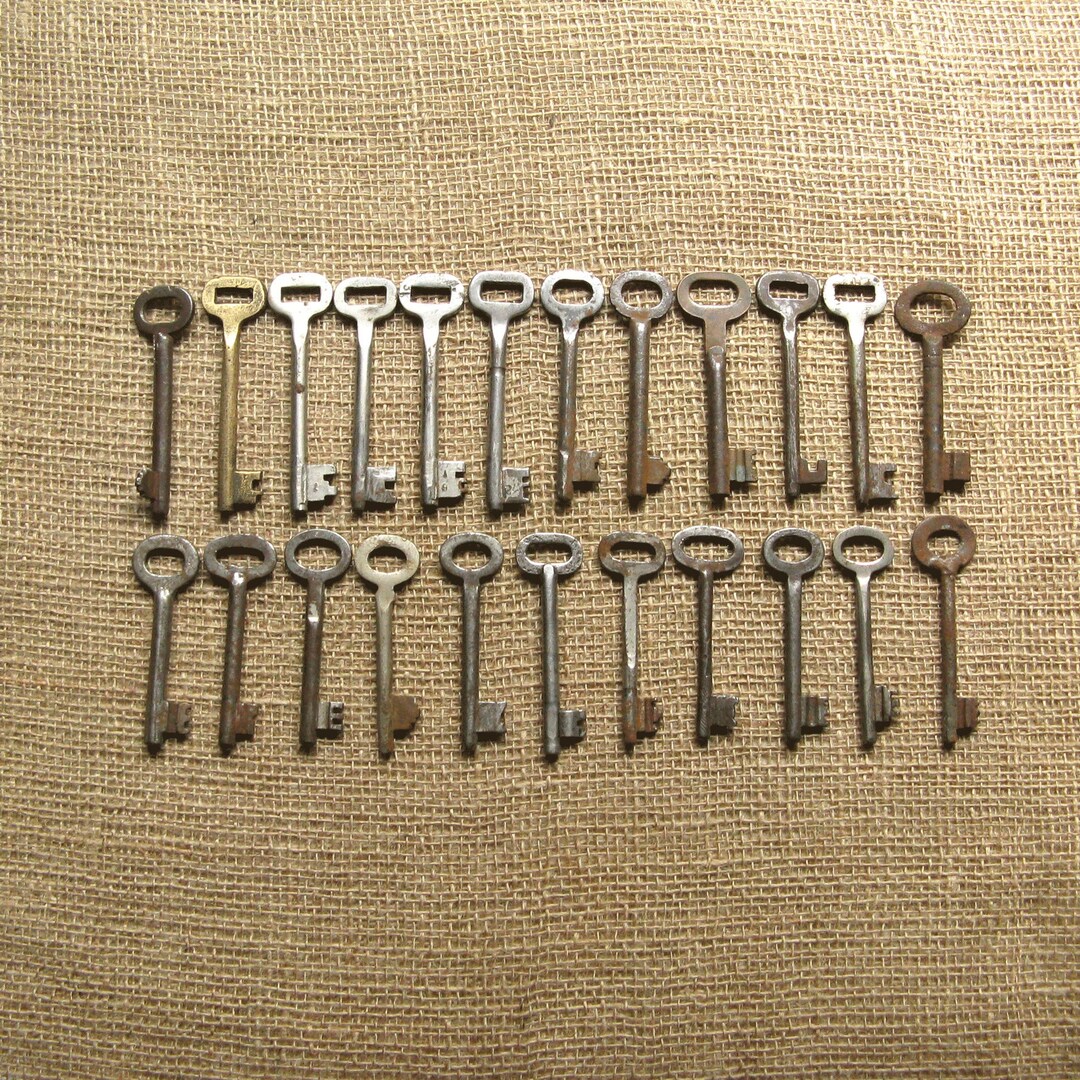 Vintage Metal Keys, Rusty Hardware, Scrap Craft Supply, Skeleton Key ...
