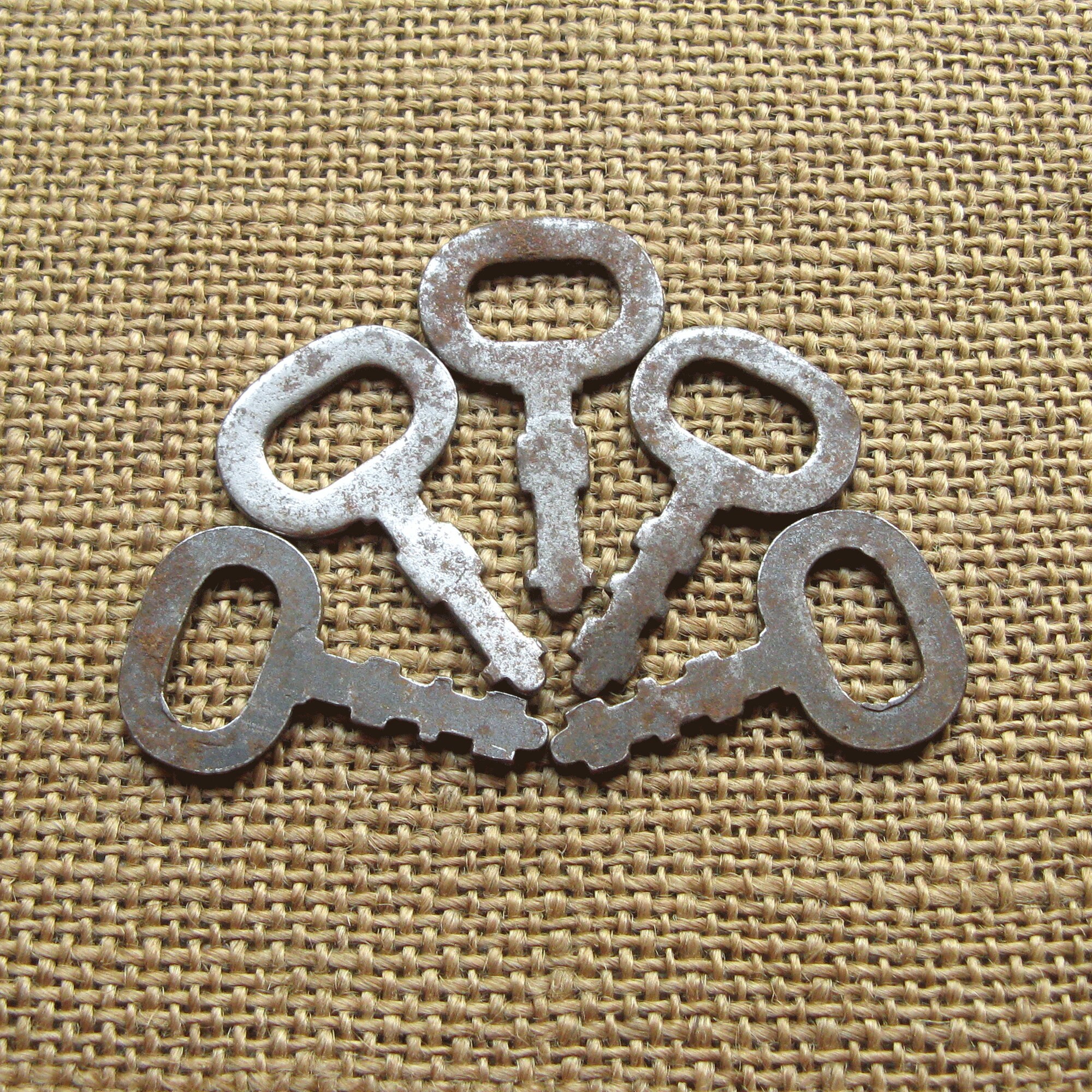 Vintage Skeleton Keys Old Fashioned Keys Small Metal Keys - Etsy