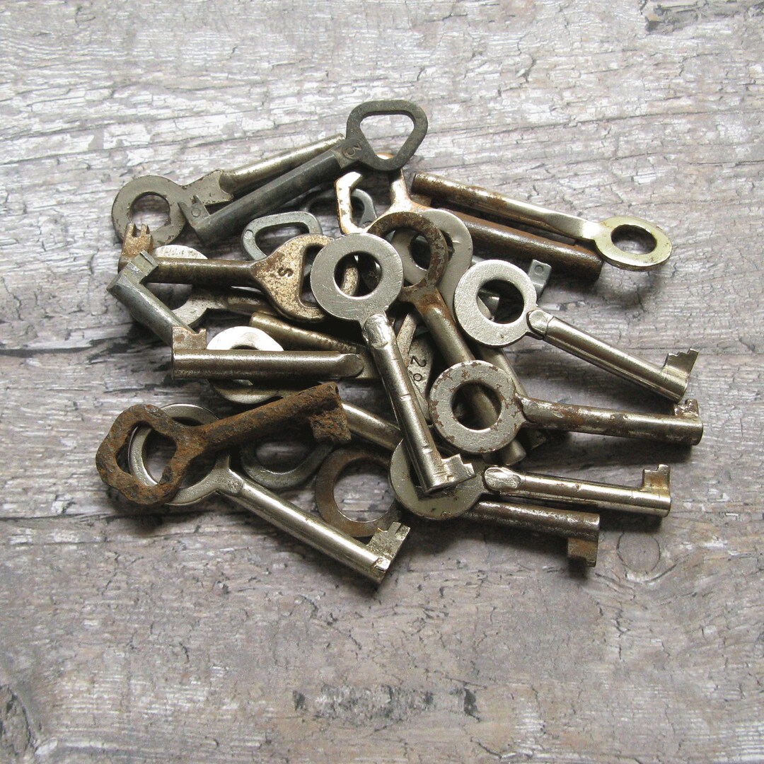 21 Vintage Keys, Vintage Finding, Old Unusual Keys, Small Old Keys ...