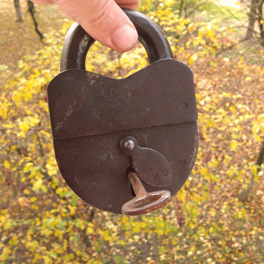 Antique Padlock With Skeleton Key: Rustic Barn Decor - Etsy