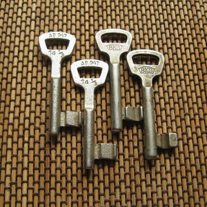 Vintage Skeleton Keys, Old Fashioned Keys, Large Metal Keys, Old Keys ...