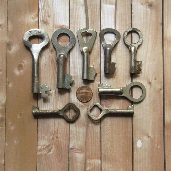 Vintage Metal Keys Silvertone Metal Key Rusty Hardware | Etsy