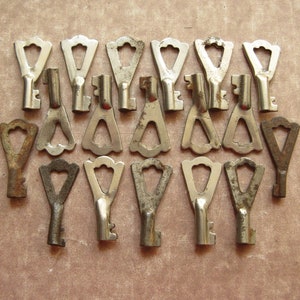 Small Old Keys, Antique Hardware, Double Sided Keys, Metal Art Supply ...